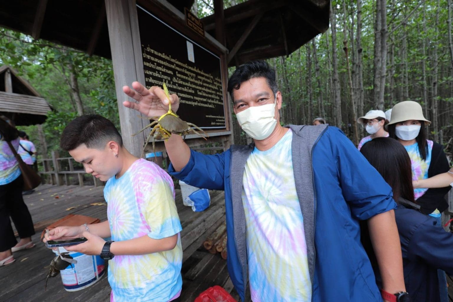 โครงการCSR ปล่อยปูทะเลคืนสู่ธรรมชาติ ณ.ศูนย์ศึกษาธรรมชาติป่าชายเลน อ่าวคุ้งกระเบน – ghp.co.th